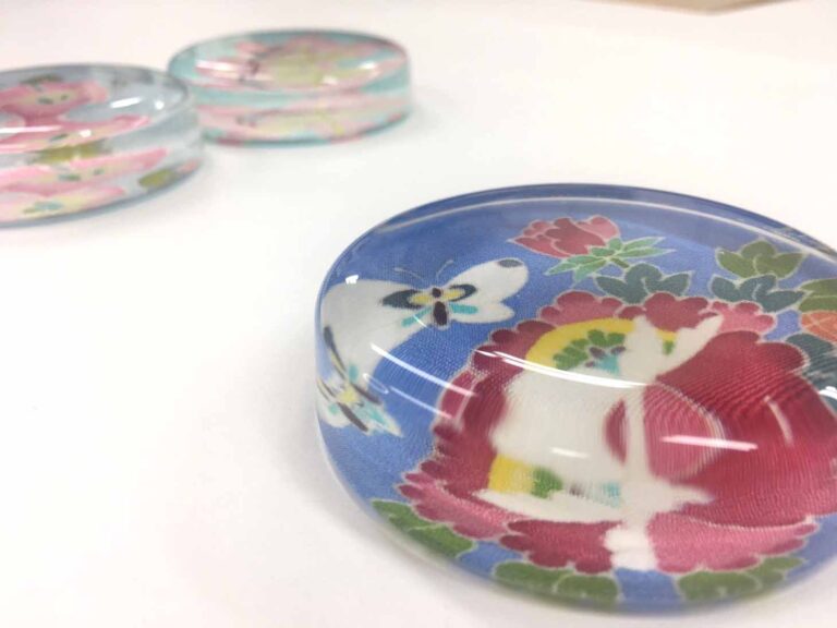 Yuzen-Dyeing Paper Weight (Blue) - We're All Made in Japan!